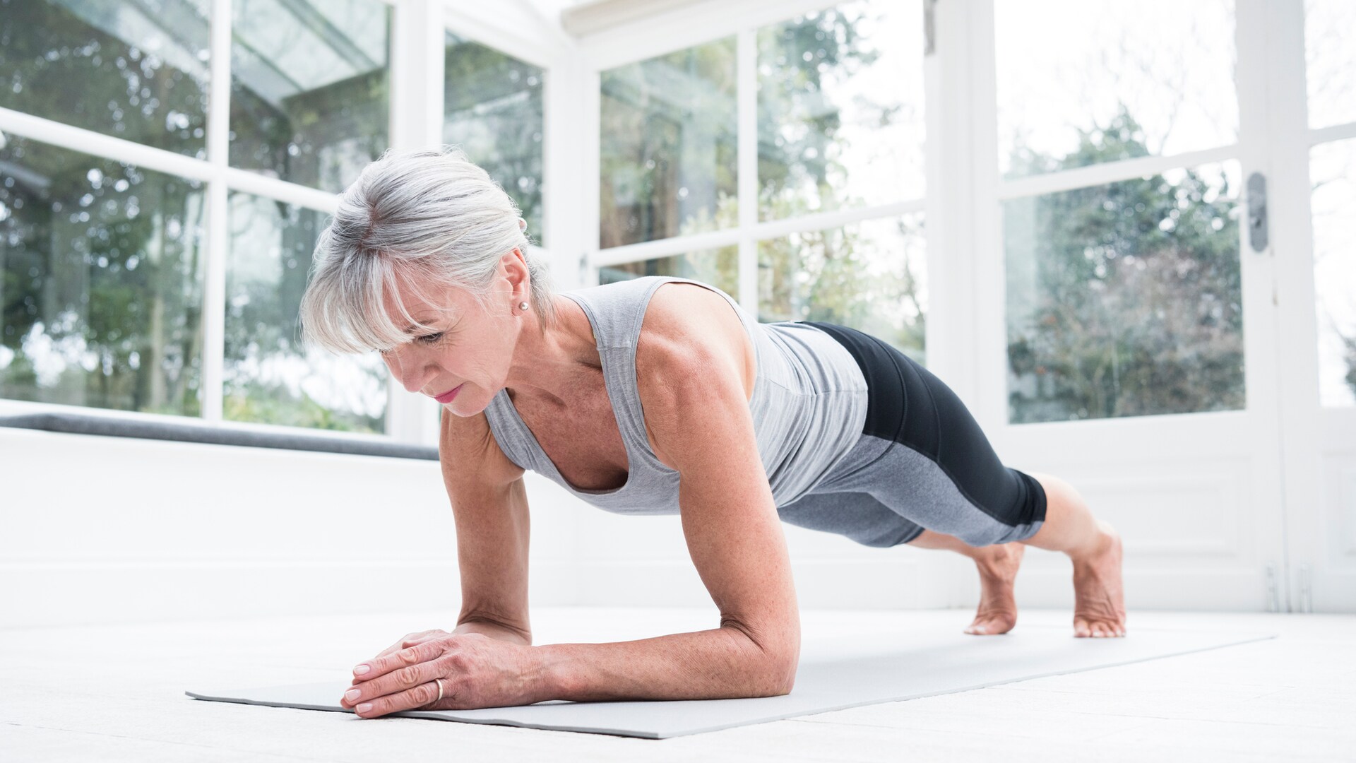 Isometrisches Workout ab 70: 5 Übungen ohne Geräte