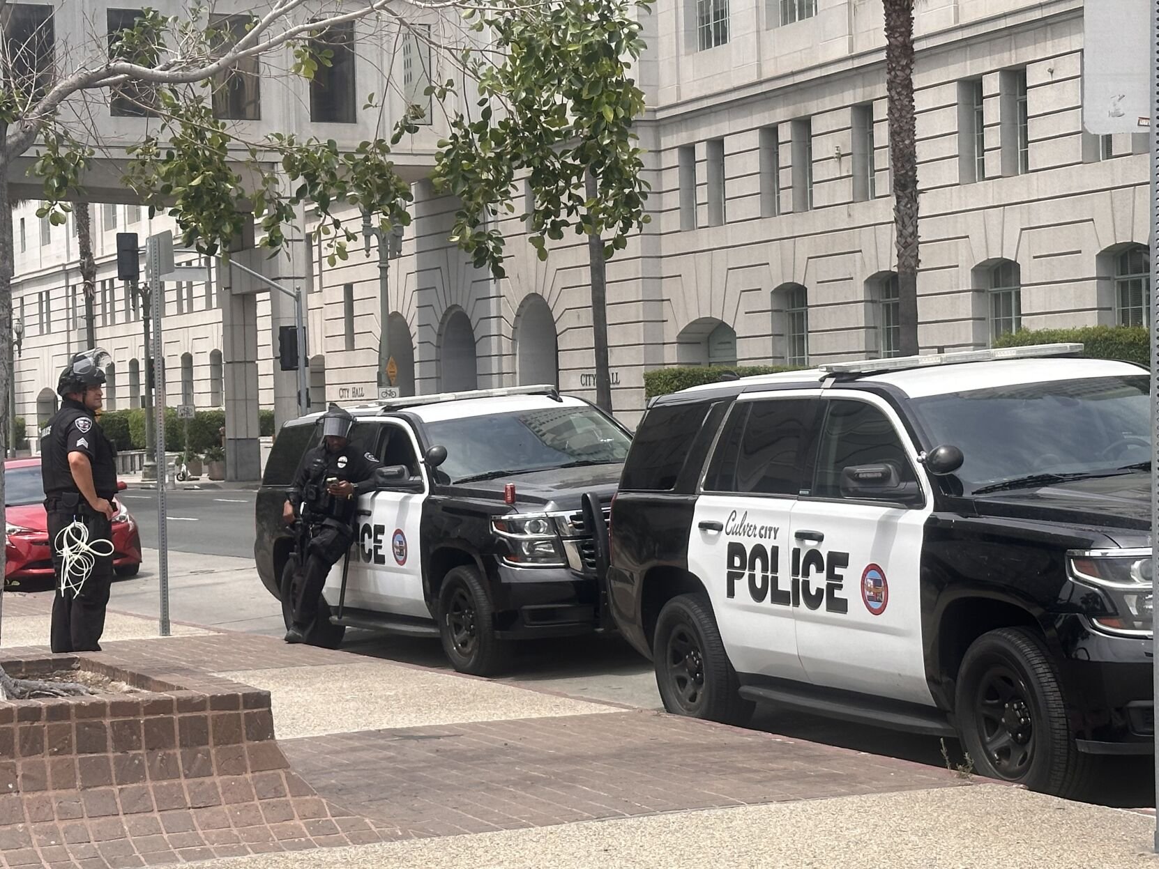 Culver City bank robbery suspect hands over demand note, flees with cash