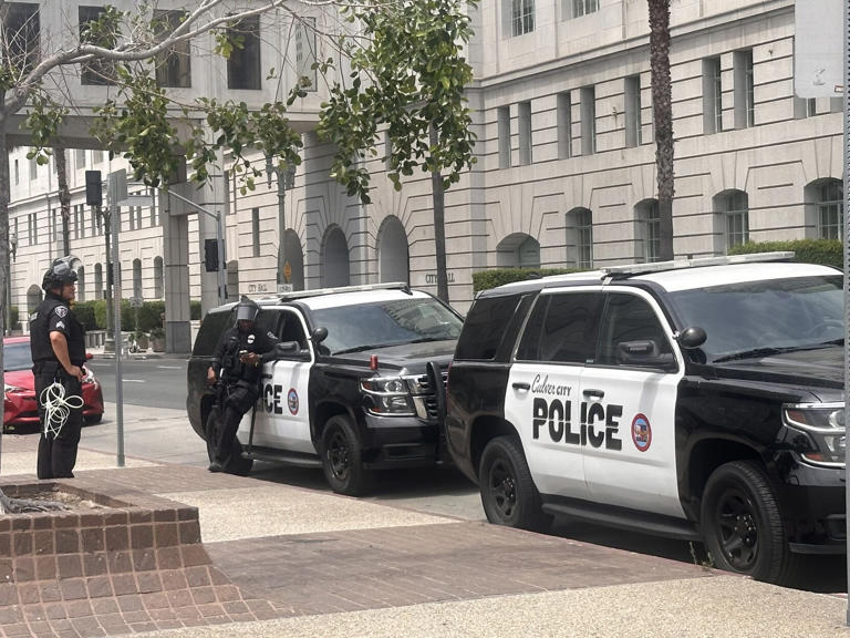 Culver City bank robbery suspect hands over demand note, flees with cash