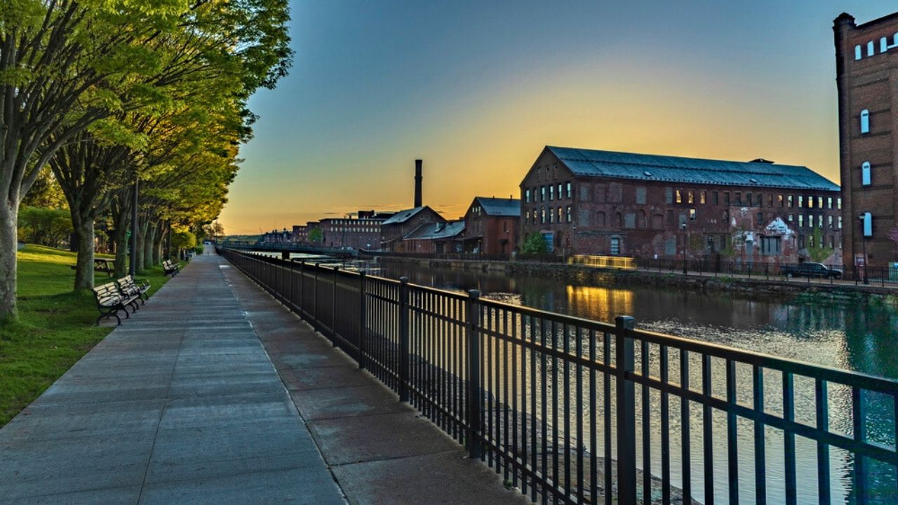 Farm breweries, red barns, and Connecticut River sunsets fill a valley ...