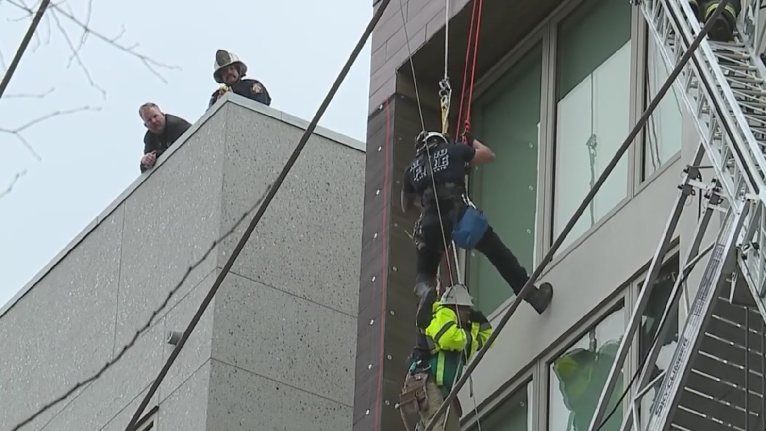 Construction workers left hanging after scaffolding failure