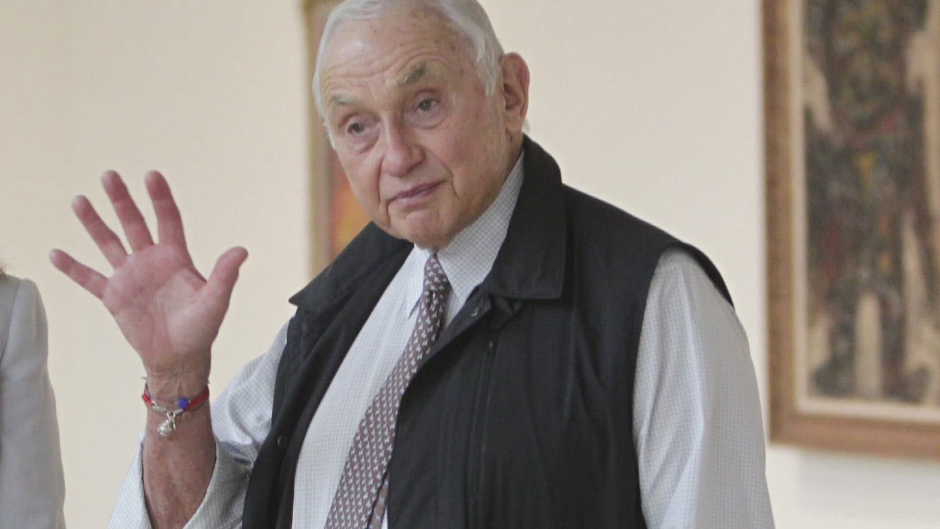 Columbus billionaire Les Wexner issues statement on congressional probe ...