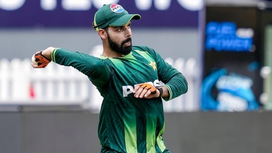 Shouldn’t have demeaned father-in-law Saqlain Mushtaq: Shadab Khan ...