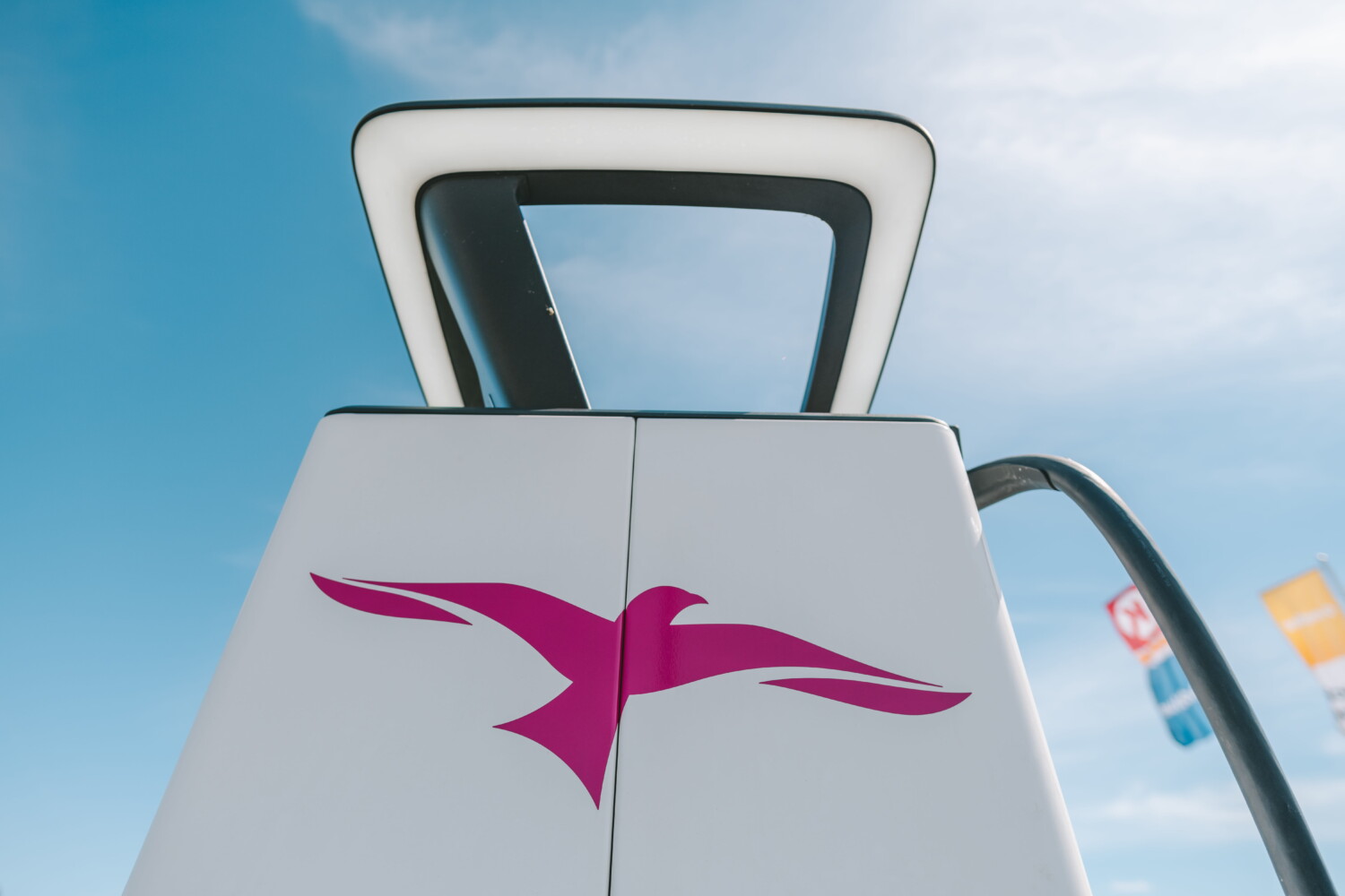 Sur l’A7 en France, Ionity adopte la borne HYC1000 « mégawatt