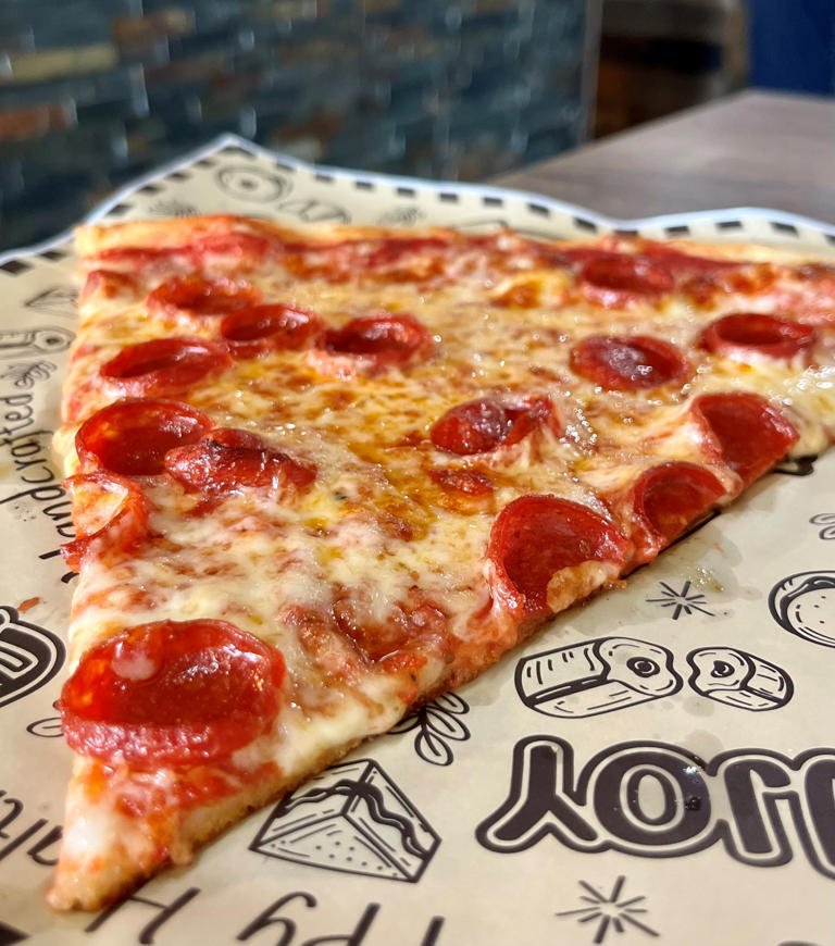 New pizza joint brings its New York vibe to Fort Myers