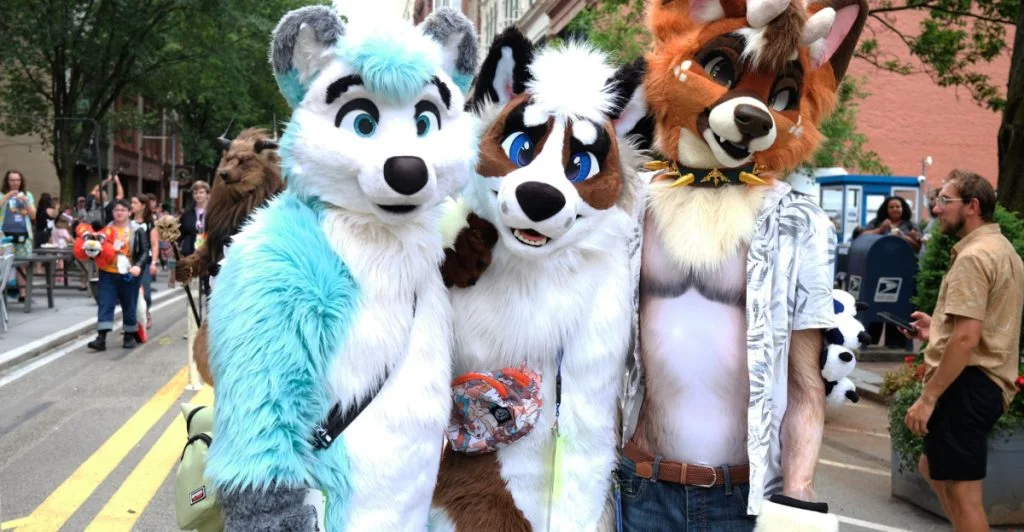 Djurdräkter och glädjeparad – 6 000 furries fyller Malmö under jätteeventet