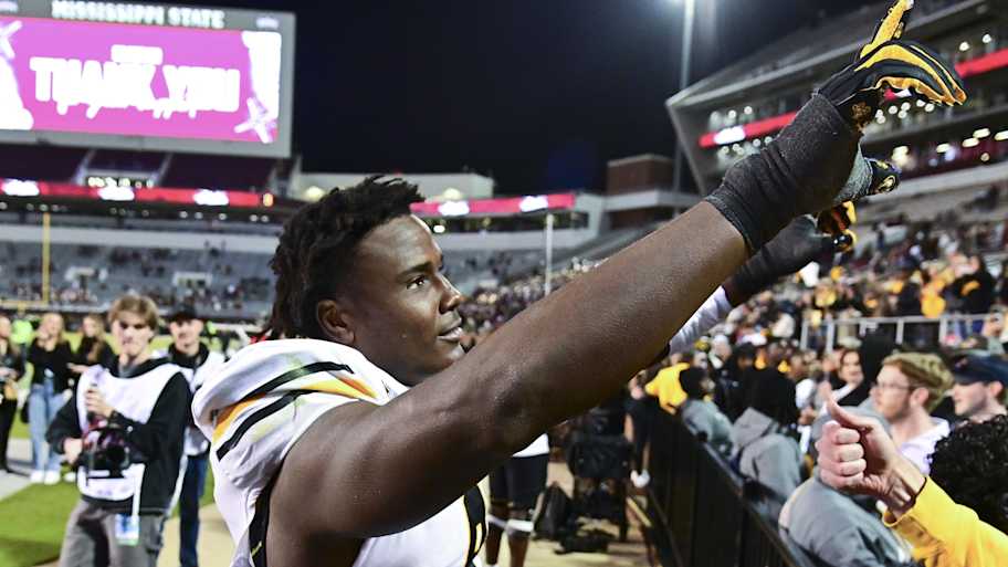 Top landing spots for Missouri Tigers DE/EDGE Zion Young in the 2026 ...