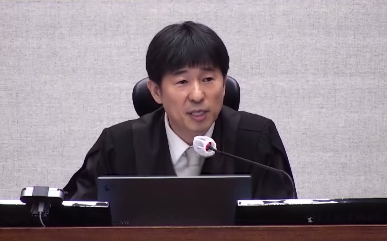 Presiding Judge Jee sentences ex-president Yoon to life amid controversy
