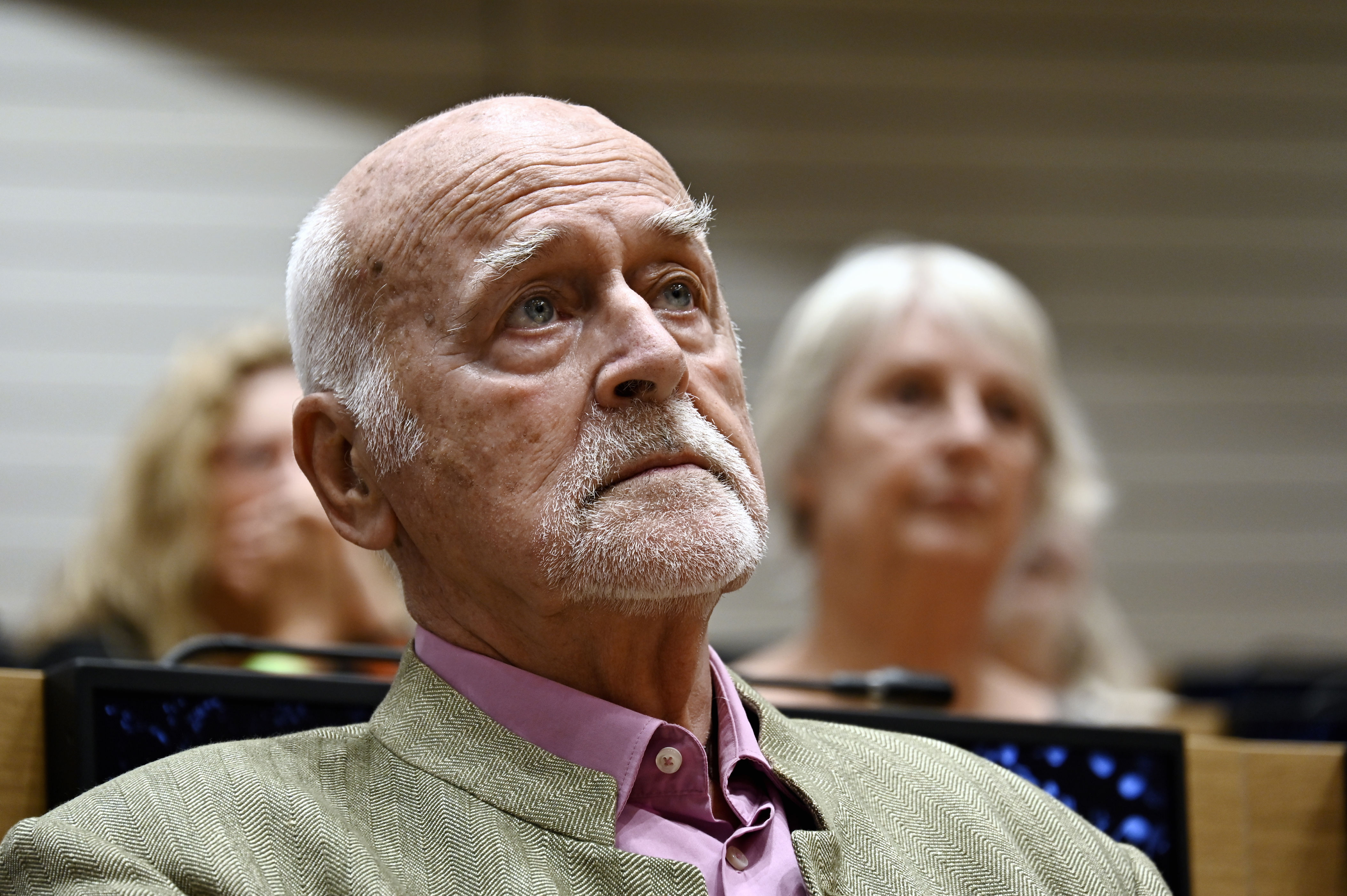 Operazanger José van Dam is overleden