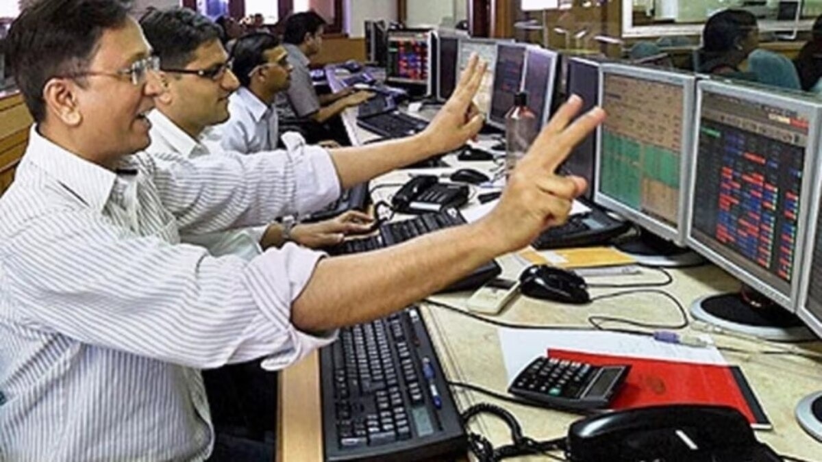 Sensex tumbles 700 points: Why is the stock market falling today?