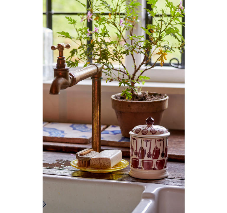 Nine rustic home decor ideas to create a country living vibe