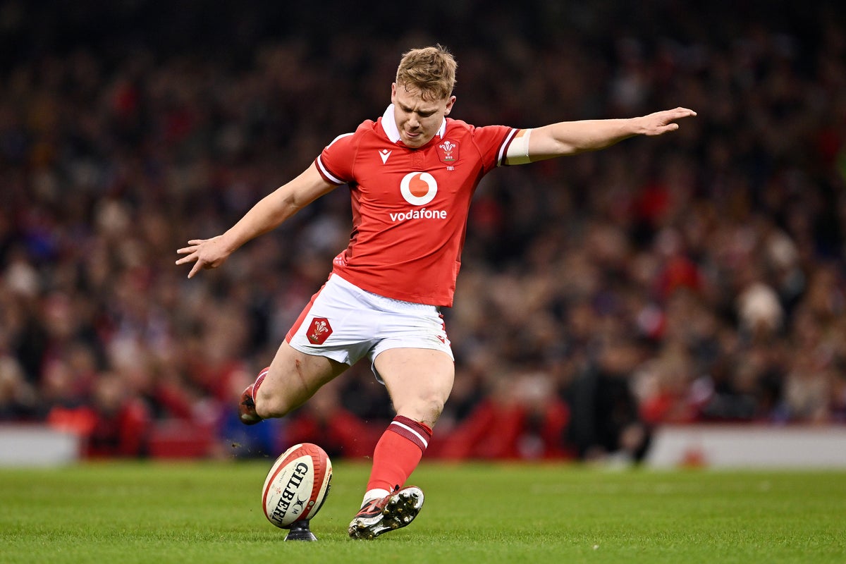 Costelow gets fly half chance as Wales make changes for Scotland clash
