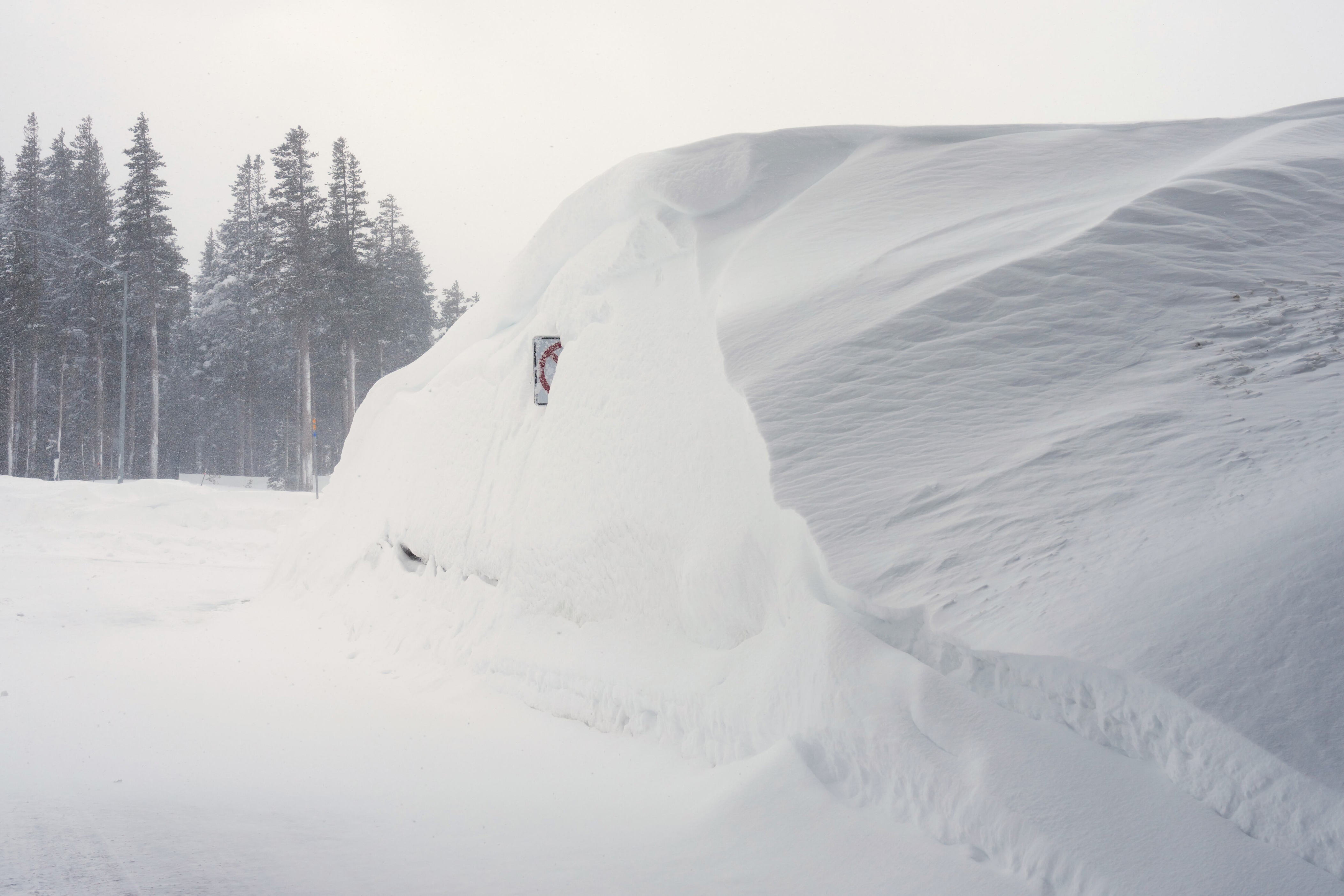 Major avalanche in California kills 8, iPhone SOS saves 6