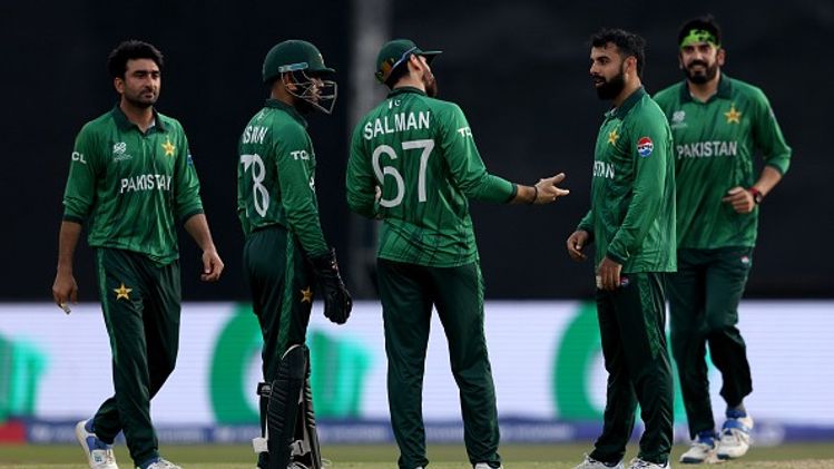 'Shadab jaise das uski jeb mein rehte hain': Pakistan's all-rounder ...