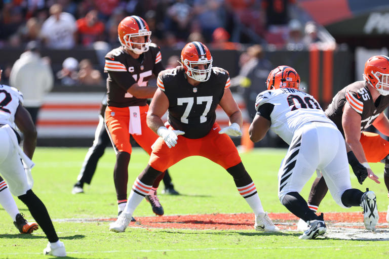 Should New York Giants make a play for veteran guard Wyatt Teller?