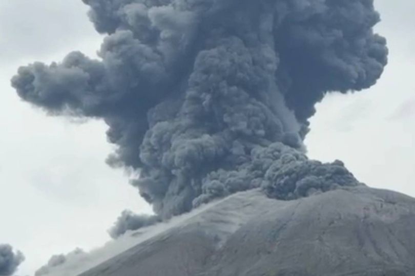 Philippines volcano explodes in eruption as huge ash plume towers over ...