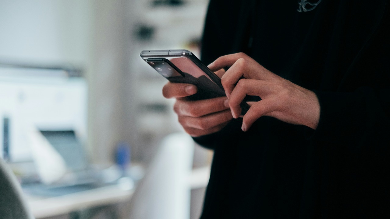 Multiple Android phones caught with dangerous built-in backdoor: Is ...
