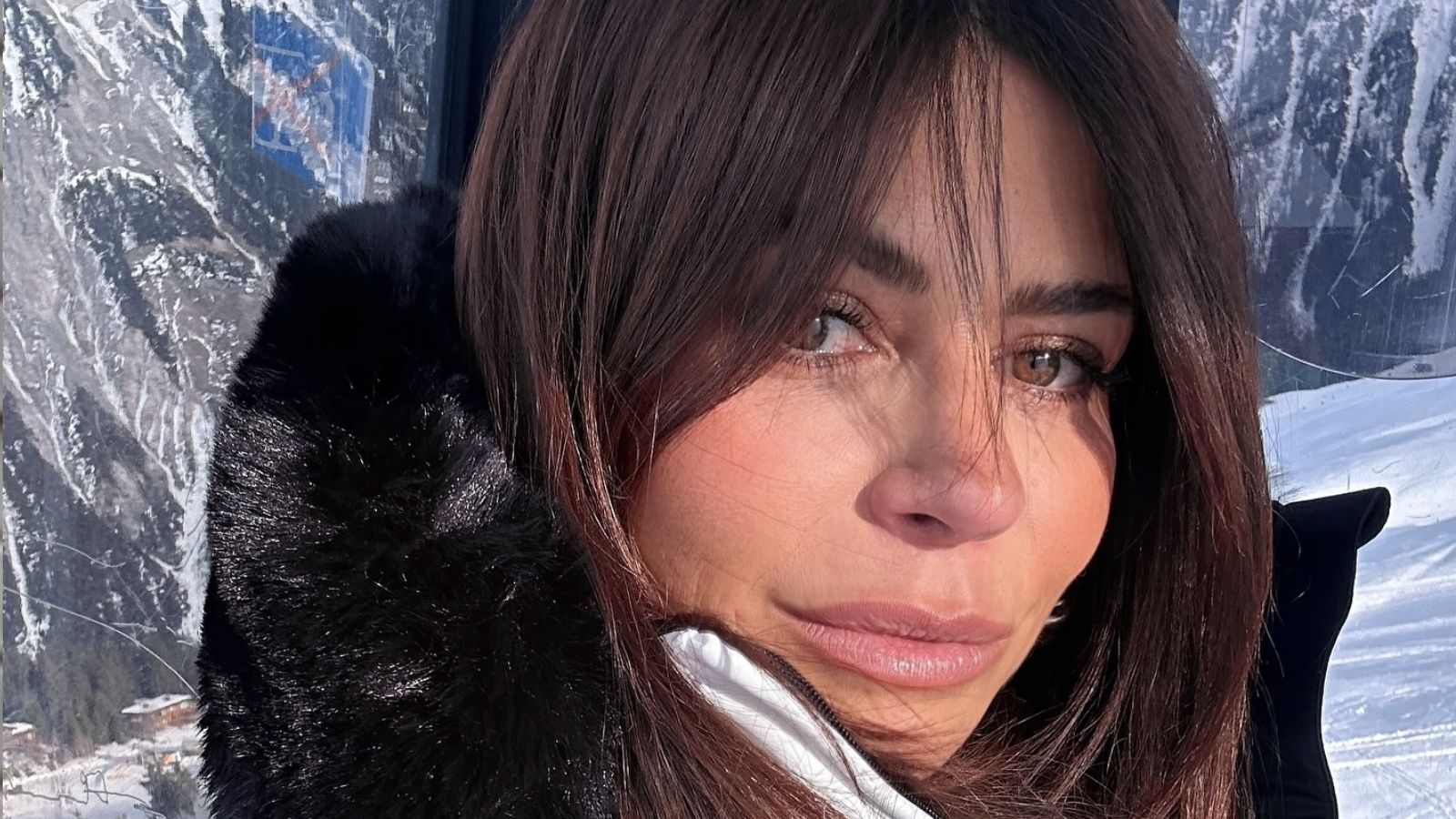 Zien: het prachtige zusje van Olcay Gulsen lijkt wel een kopie van haar