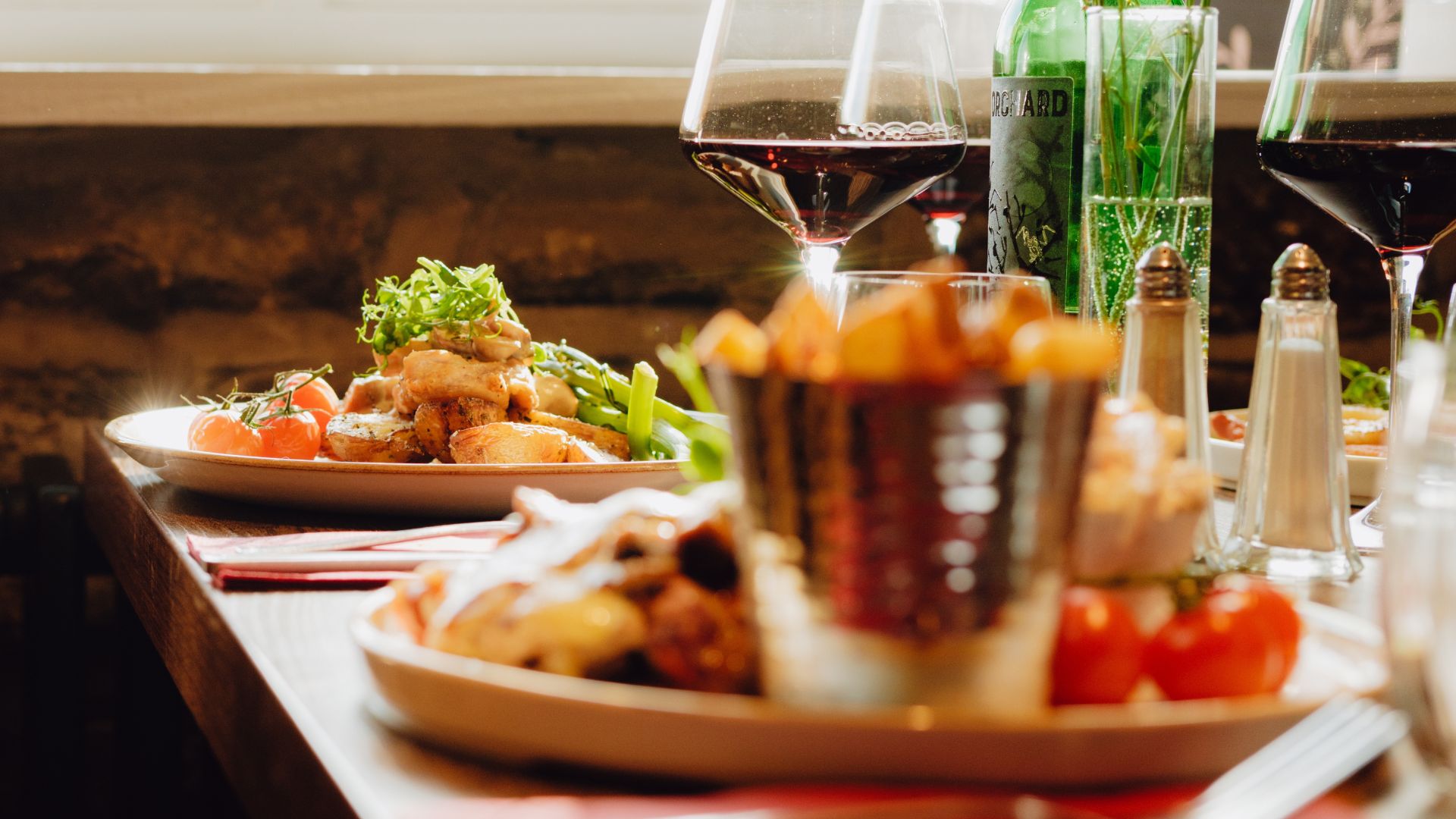 These 11 British pubs are worth traveling for the food alone