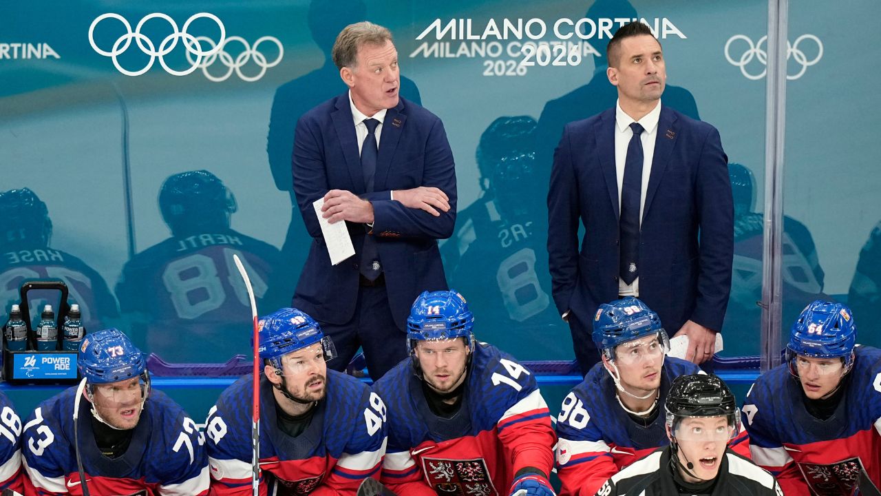 Czech coach ironically rips refs who missed too-many-men call