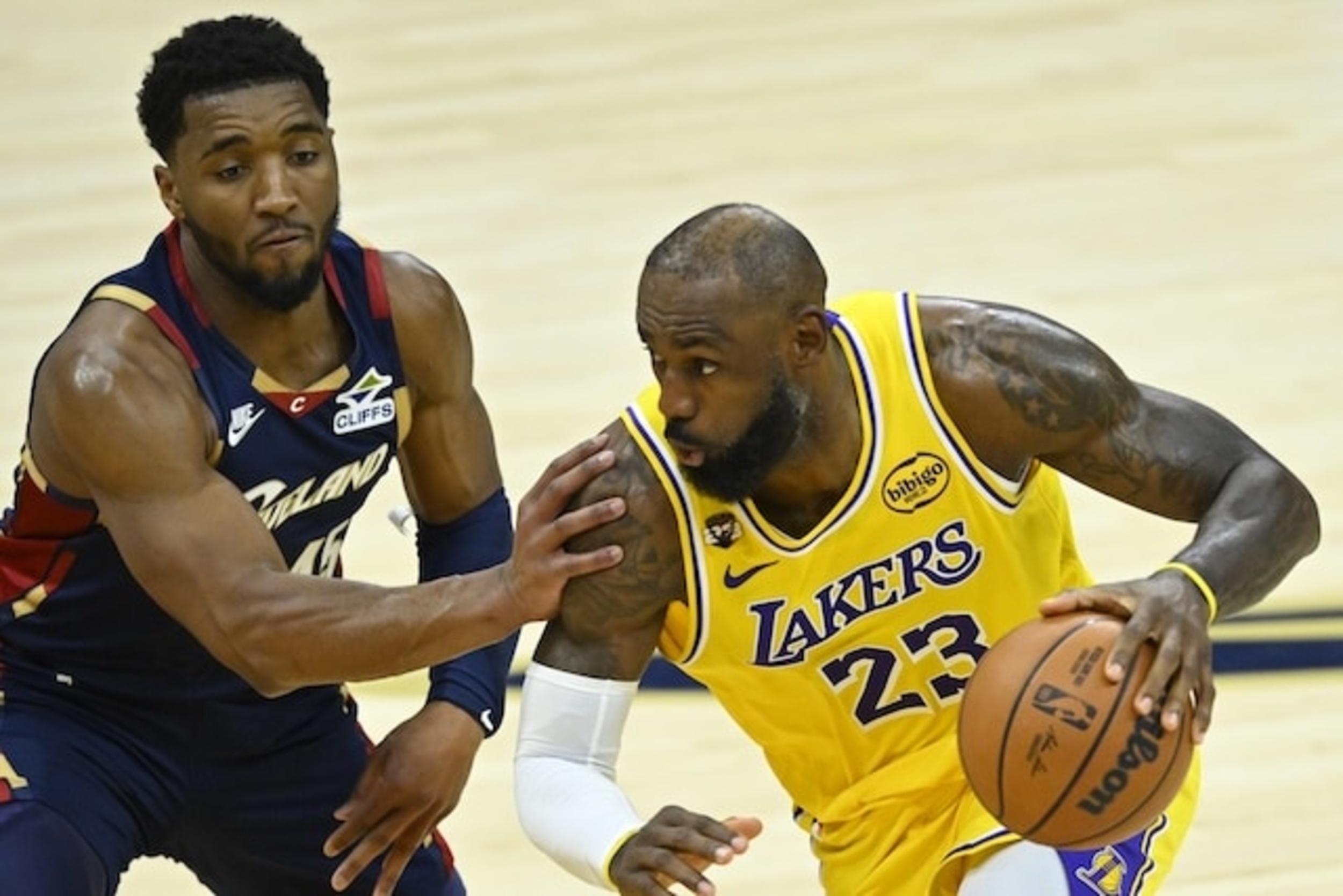 Donovan Mitchell declines comment on potential LeBron James return to ...