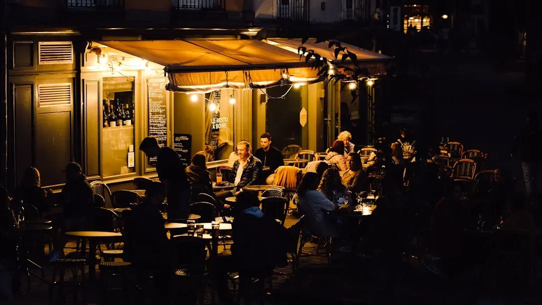 Restaurant managers notice these 10 things about you the moment you walk in