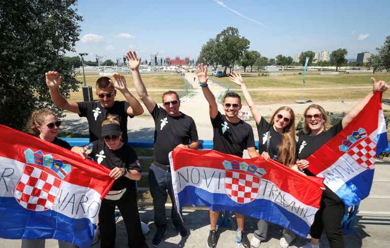 Bosnia probes fascist salutes at Croatian singer's concert