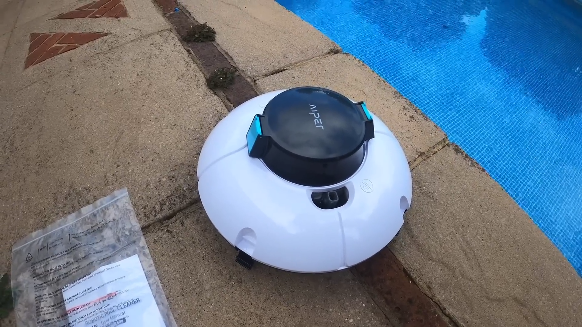 This pool robot claims it can replace manual cleaning - here’s the truth