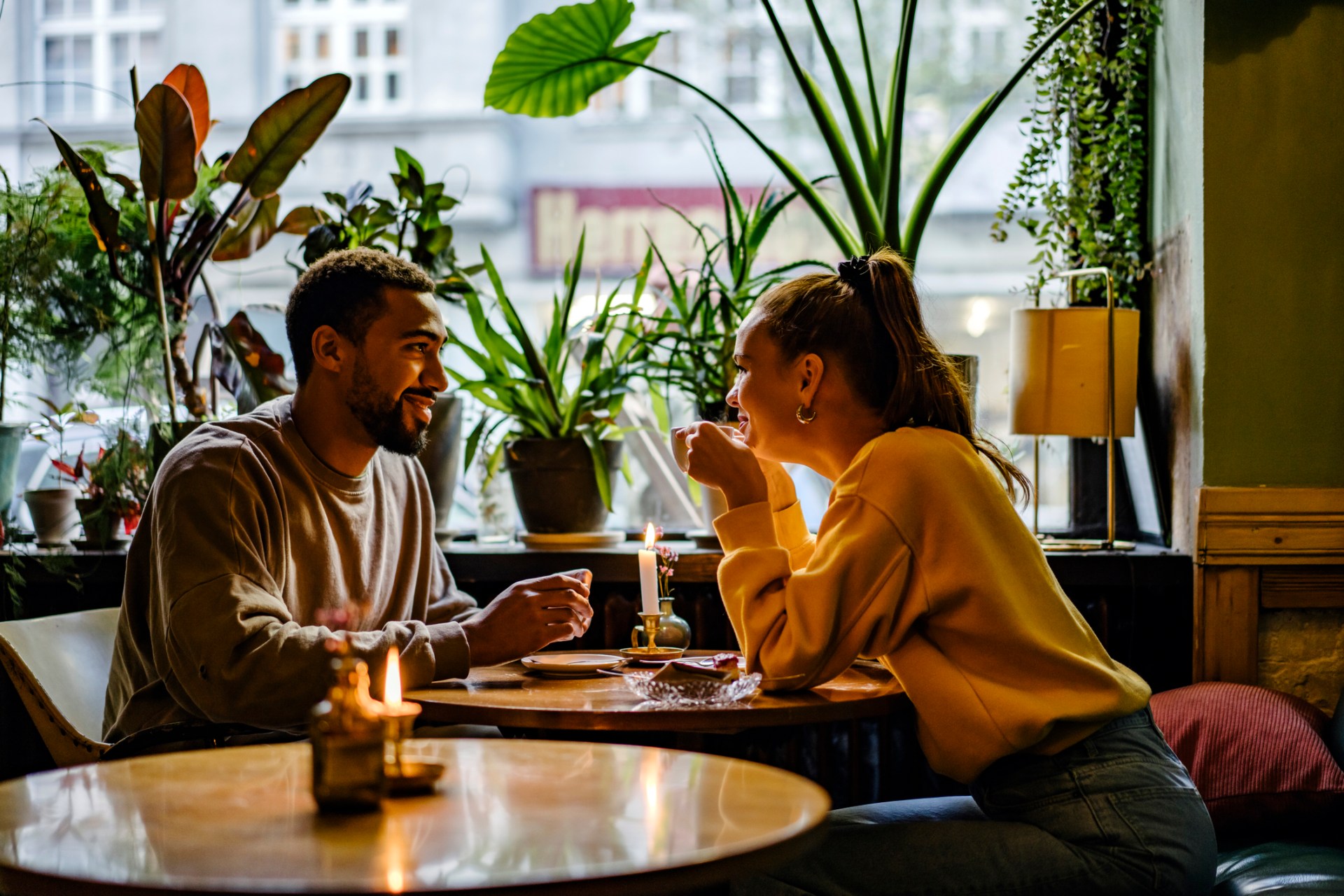 The innocuous 'unspoken rule' men break on dates which women secretly hate