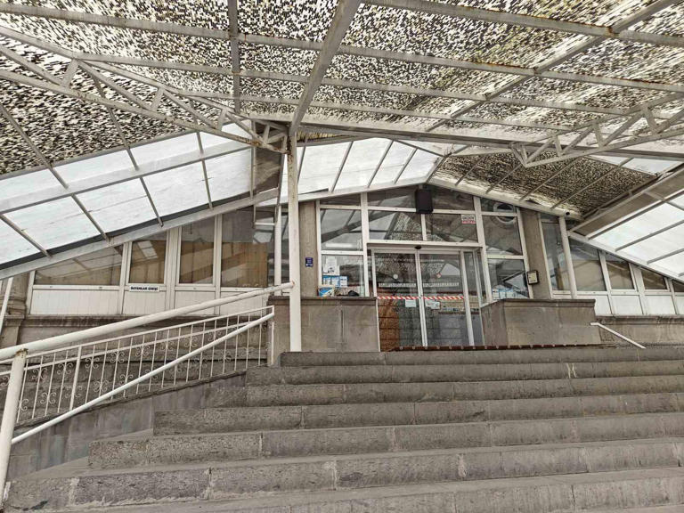Teravih namazında camiye torpil attı