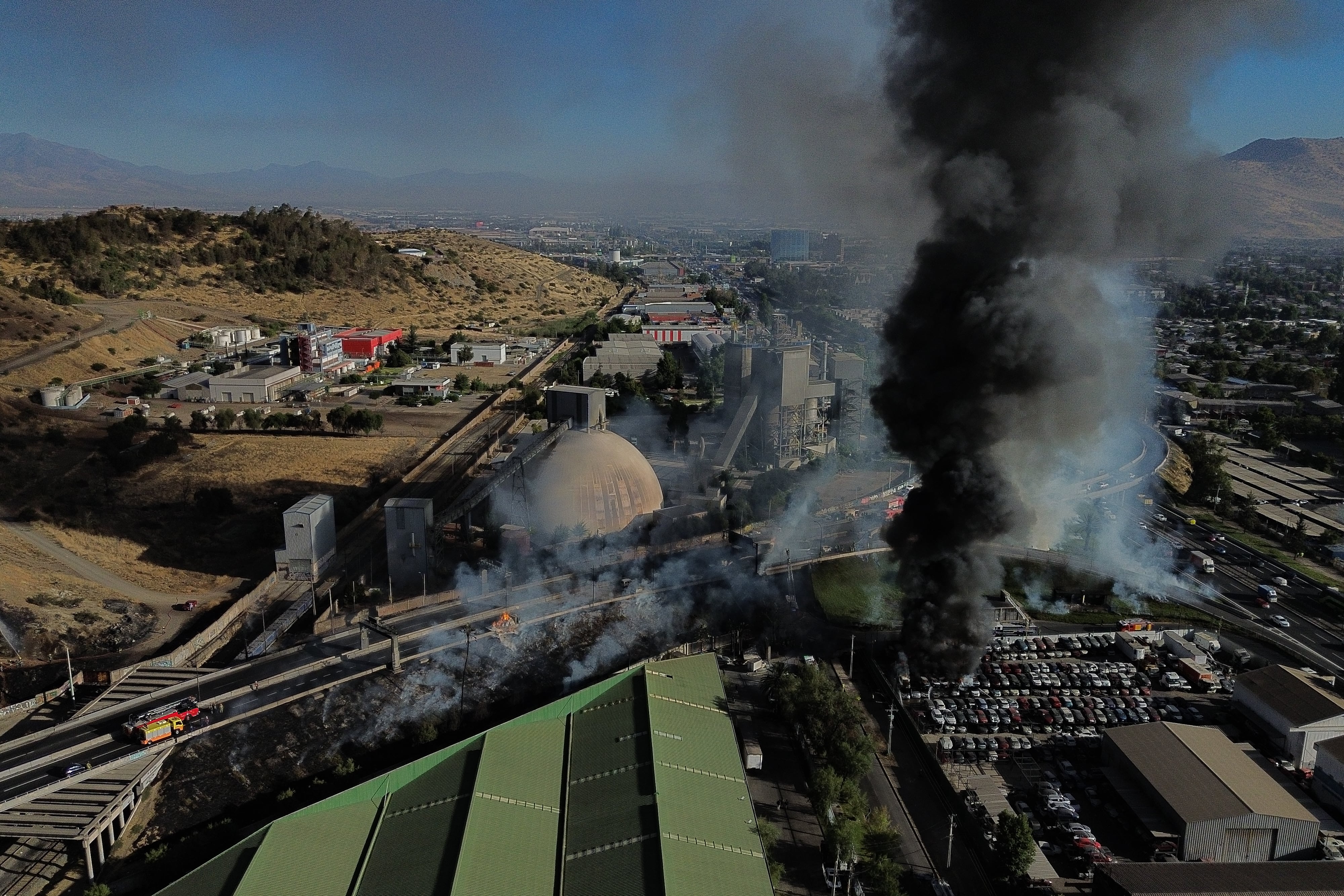 Fuerte explosión e incendio en sector industrial en Renca: se reportan ...