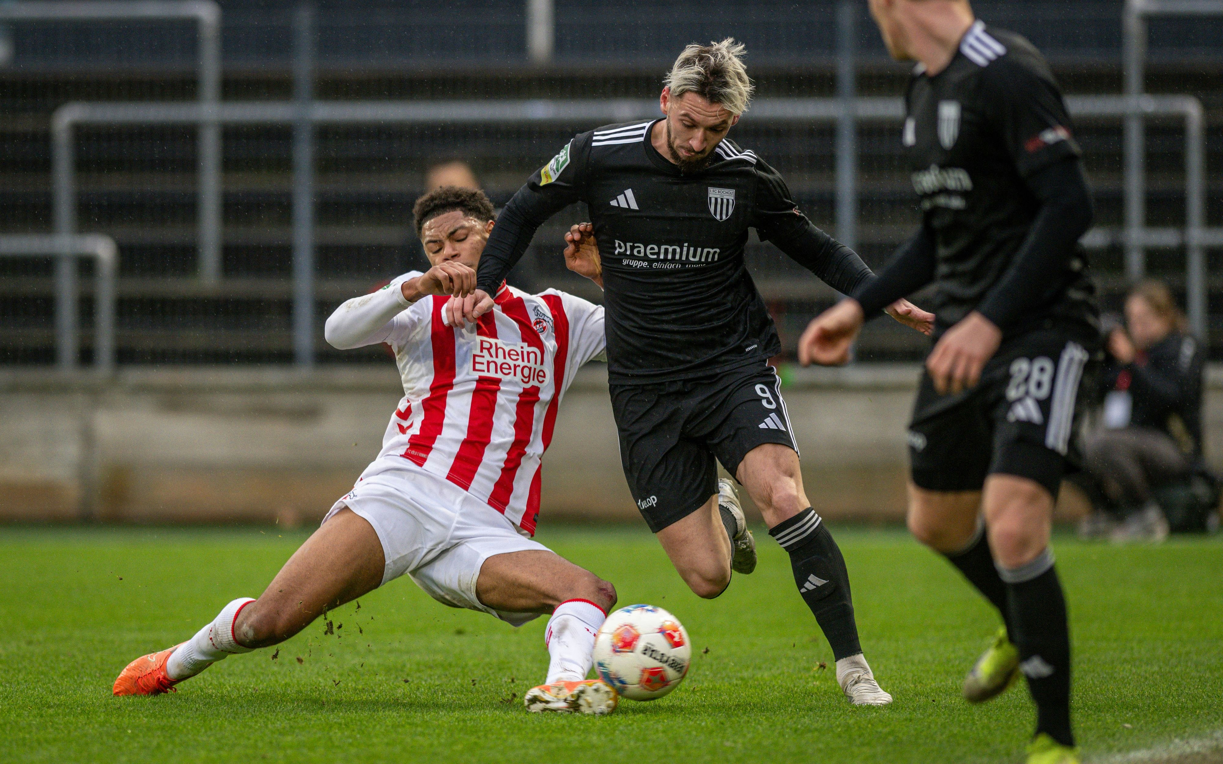 Bei Klub von Ex-FC-Profi: Spieler prügeln sich an Rosenmontag – beide ...