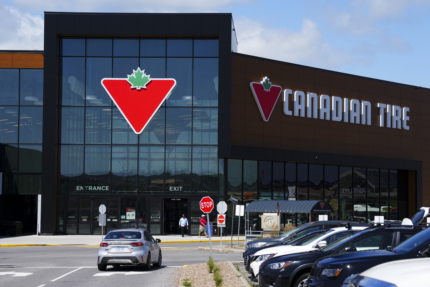 Winter weather boosted Canadian Tire's Q4 revenue and is still driving ...
