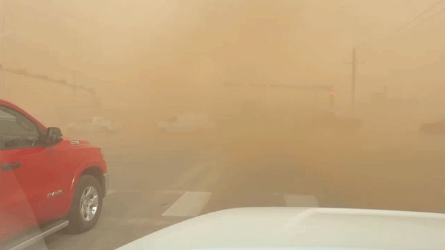 'Crazy' dust storm creates apocalyptic scenes in Lubbock
