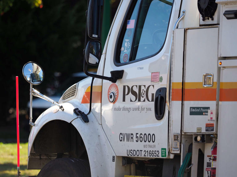 5 homes evacuated in NJ town as underground gas fire burns