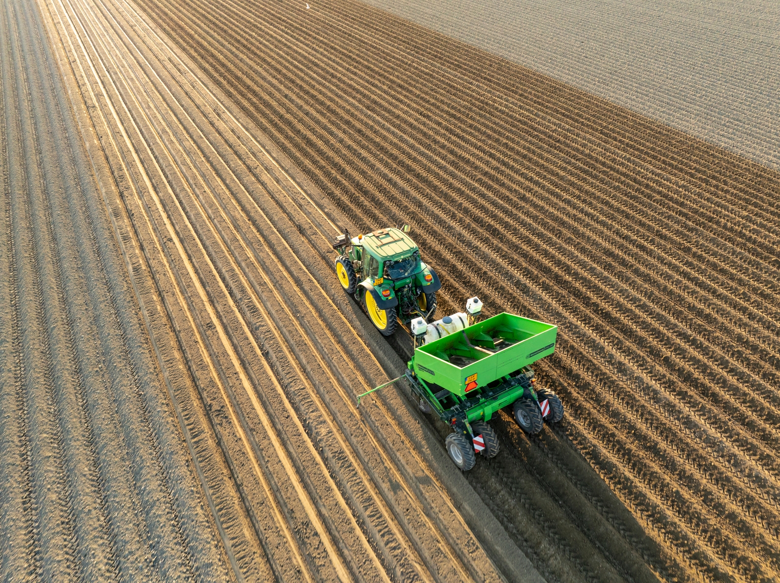 ETF investors cheer as Deere & Company surges 13% after earnings beat