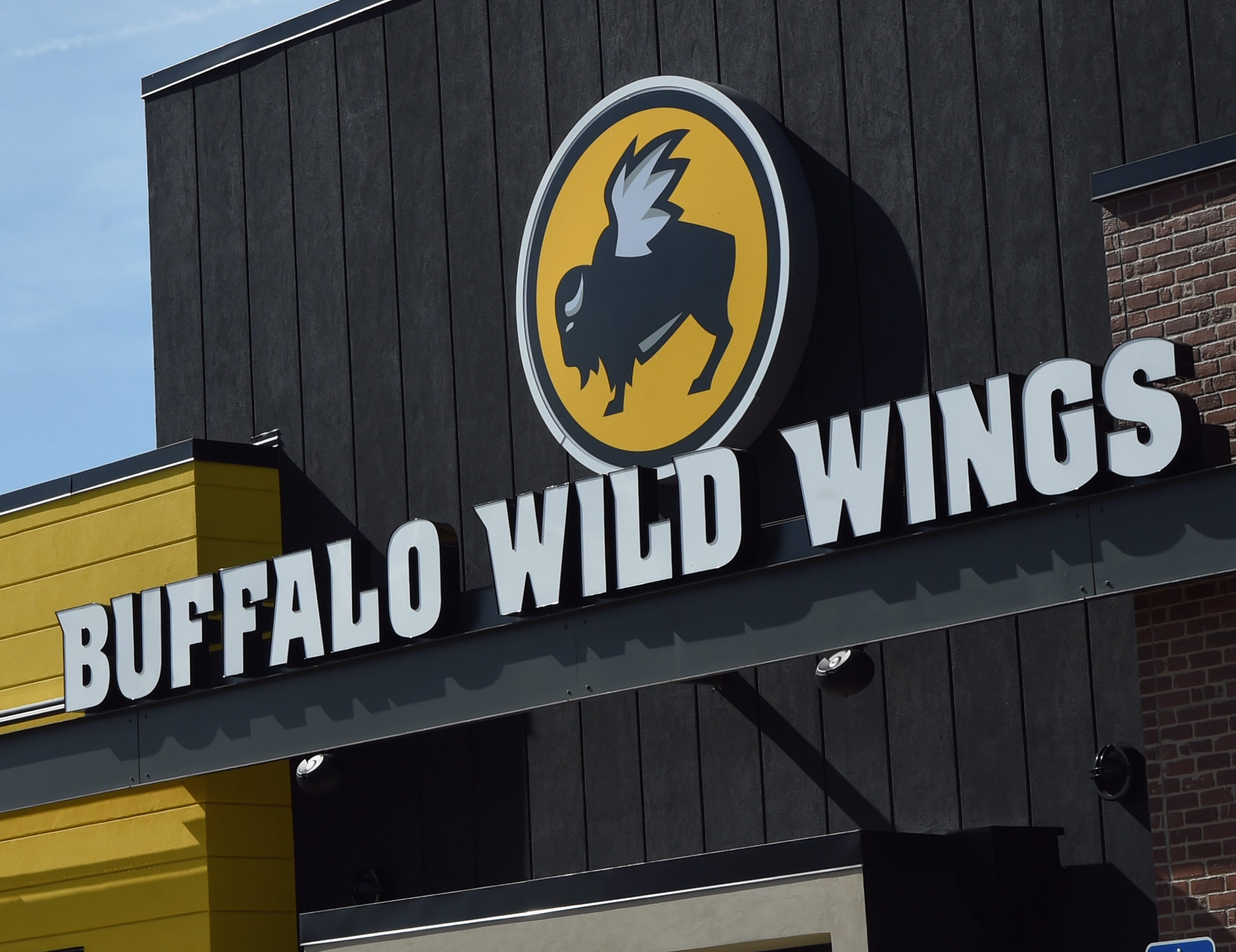 Are boneless wings really wings? Fans debate Buffalo Wild Wings lawsuit win