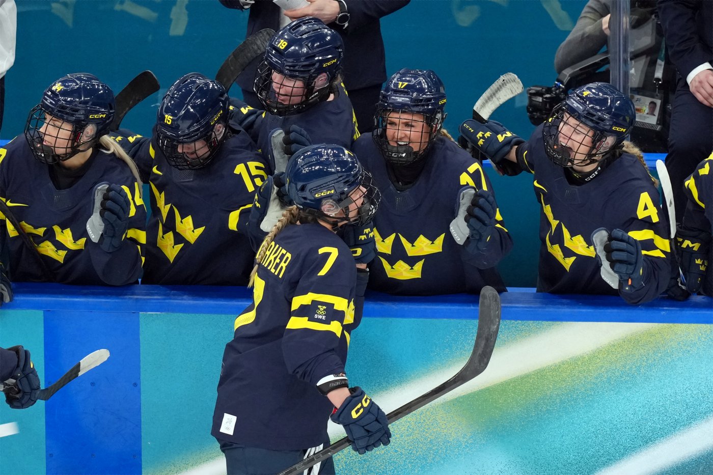 Alina Muller scores 2nd Olympic women's hockey bronze clinching goal as ...