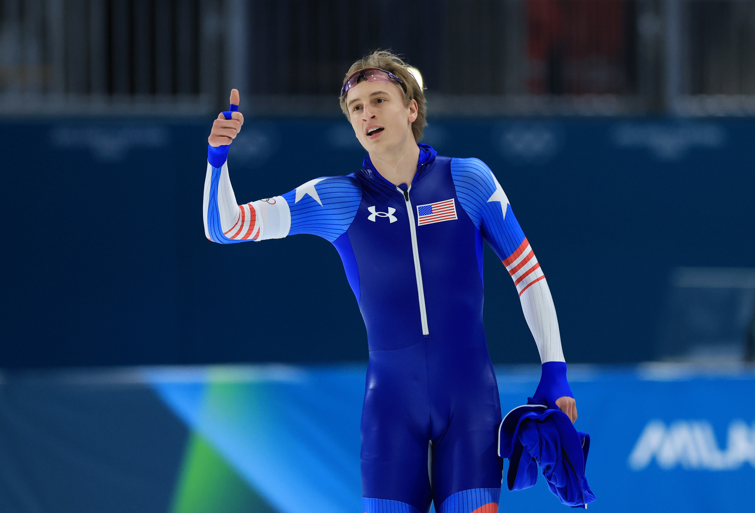 American Jordan Stolz's hopes of tying Eric Heiden dashed in 1500m, but ...