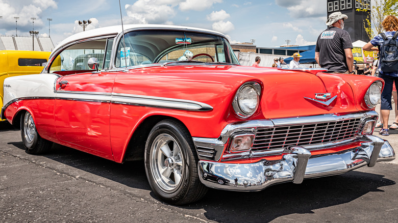 Ford 302 V8 vs. Chevrolet 305 V8 - Which is better for hot-rodders?
