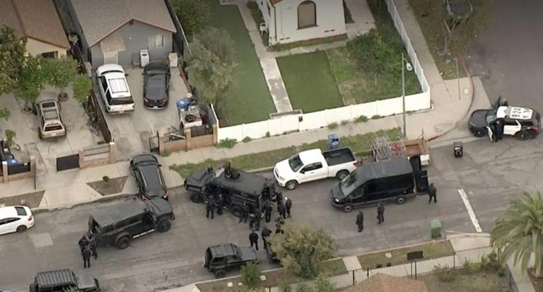 LAPD SWAT team captures suspected burglar barricaded in Pacoima home