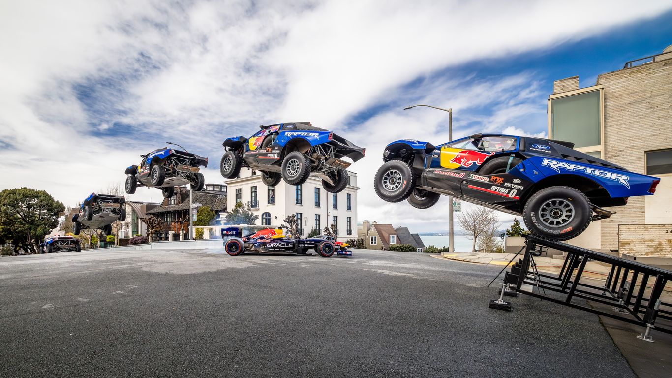 Red Bull stages F1 showrun on Marina Boulevard