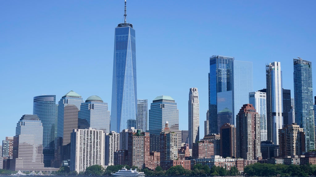 Here's how much you need to make to live comfortably in NYC, according ...