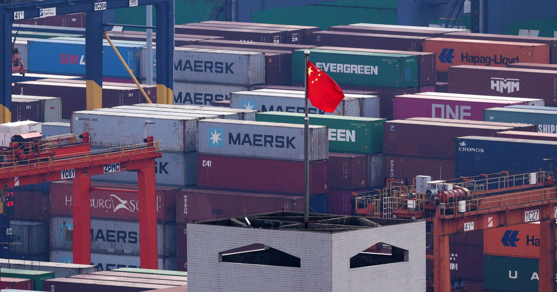 US trade deficit totaled $901 billion in 2025, barely budging despite ...
