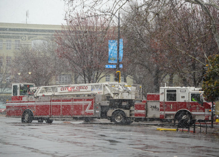 Snow falls in Chico | Midday report