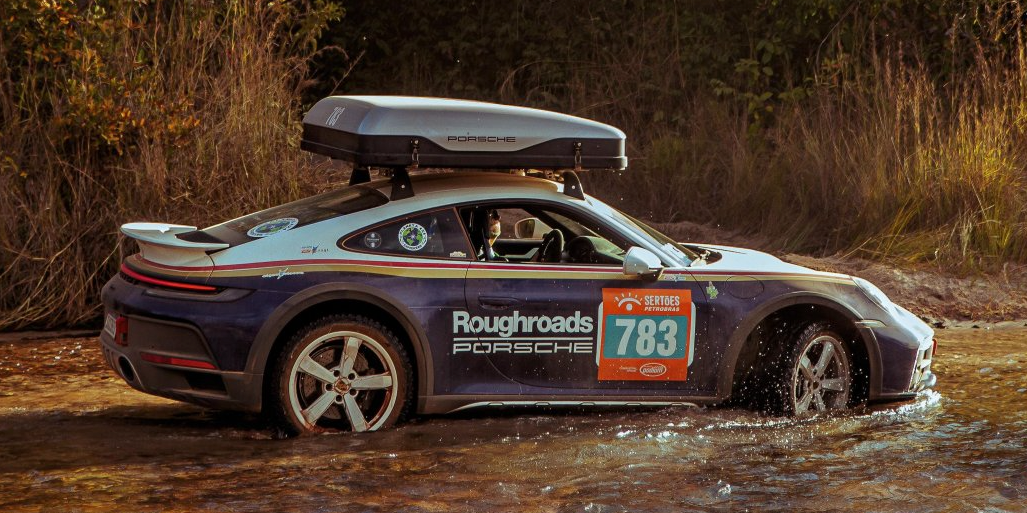 This family drove their roof tent-equipped Porsche 911 Dakar on a 2200 ...