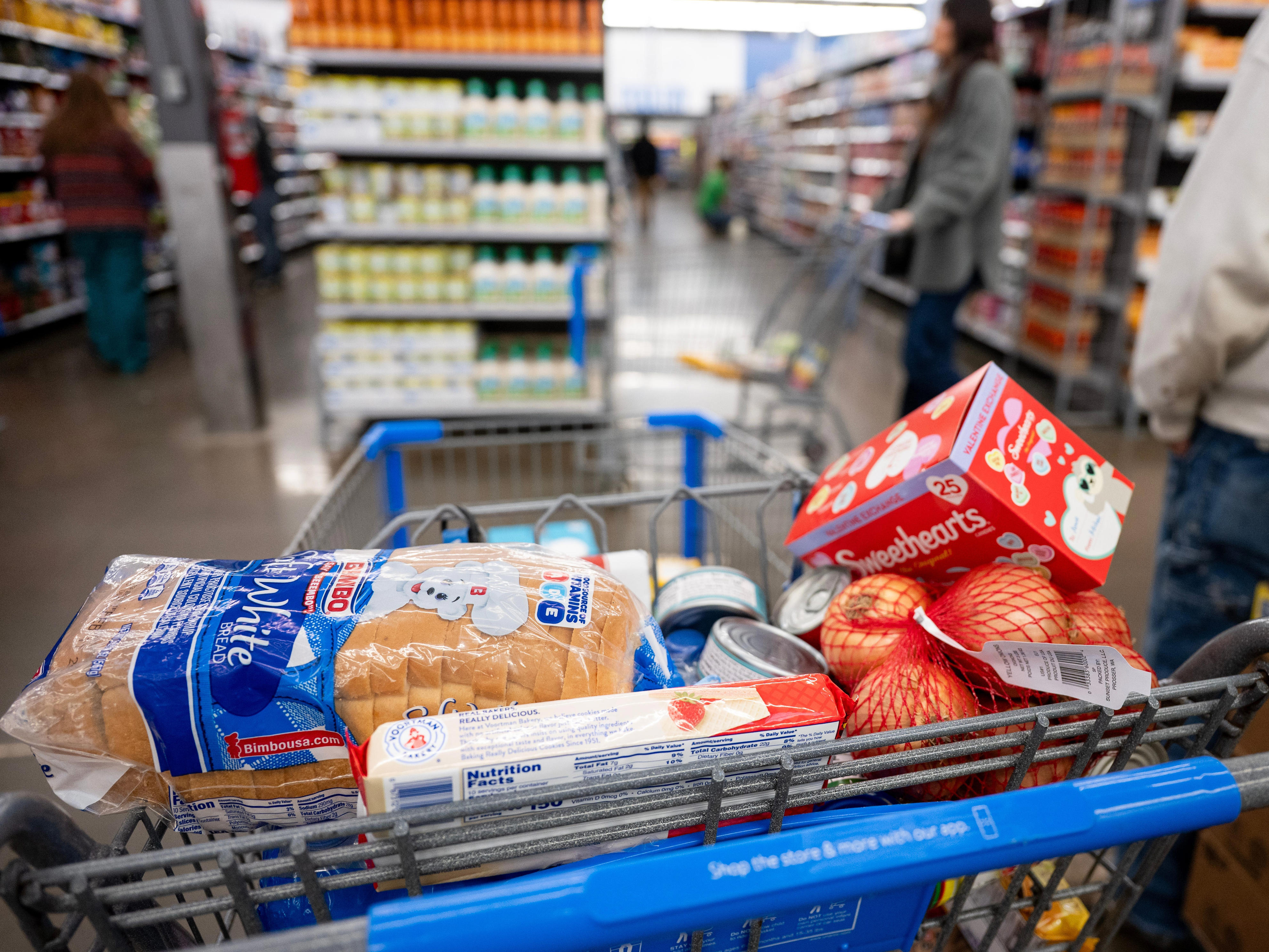 Walmart's growing share of high-income shoppers helped its e-commerce ...