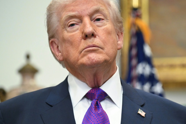 Trump issues Iran with ultimatum as US ramps up military presence