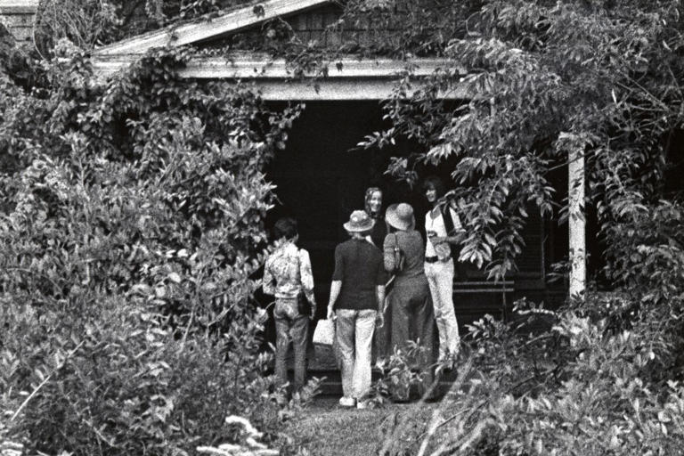 Grey Gardens: A look back at the controversial documentary on 'Big Edie ...