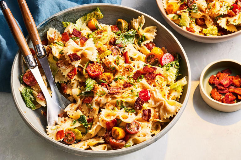 How long does pasta salad last in the fridge?